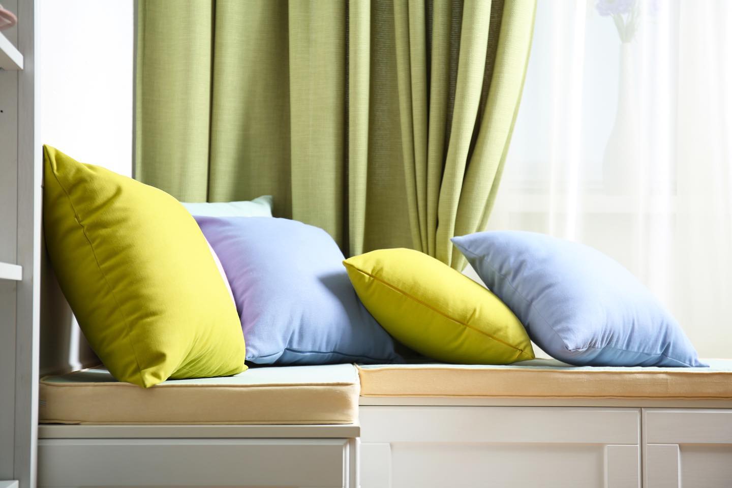 Spring 2024 Color Trends for a Luxurious Look – Custom Cushions CushionPros